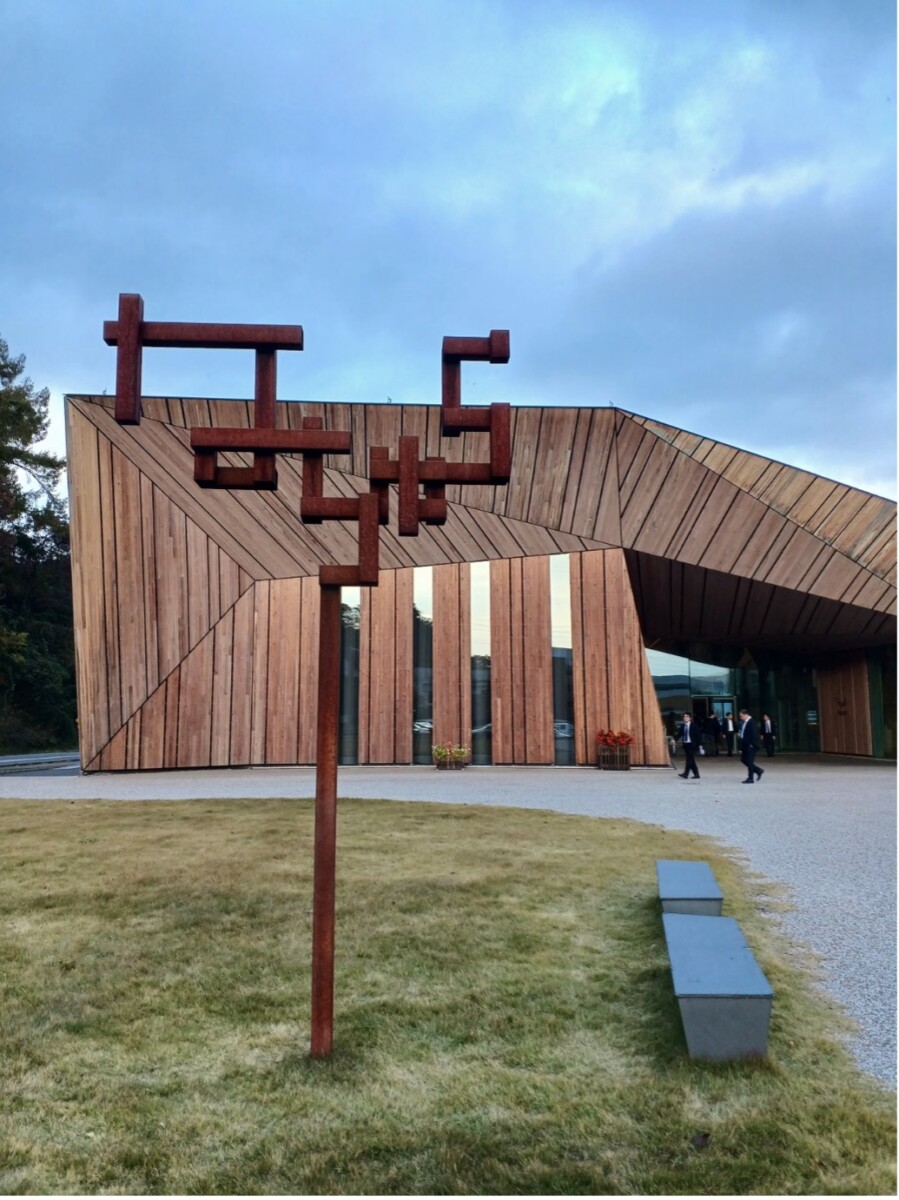 “Preventing Rust with Rust?What is Weathering Steel COR-TEN®︎?”～vol.1～ | ABOUT US | 創業1913年 鋼板 ...